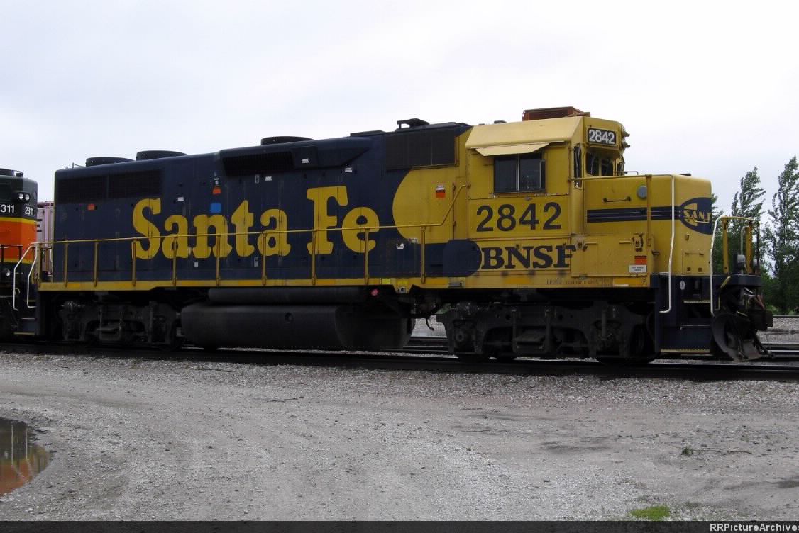 BNSF 2842 (GP39-2)